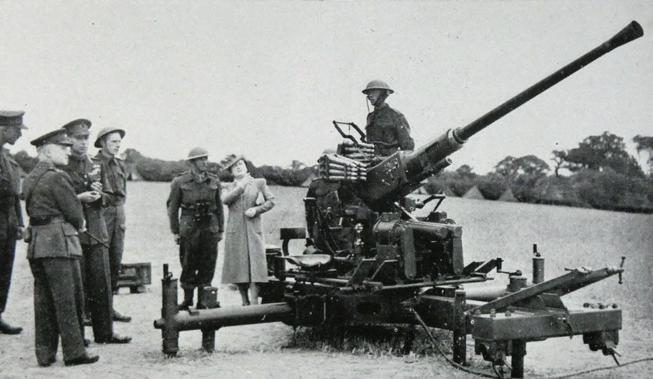 R0yal visit to 40mm Bofors AA battery, 1944