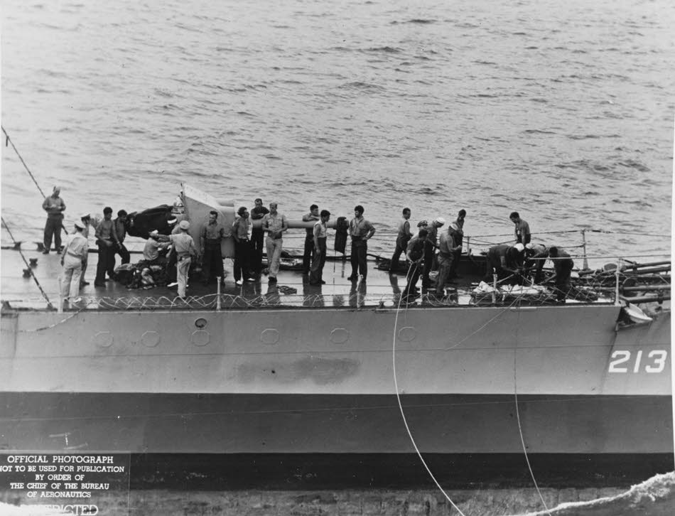 USS Barker (DD-213) transfering prisoners from U-185 to USS Core (CVE-13)