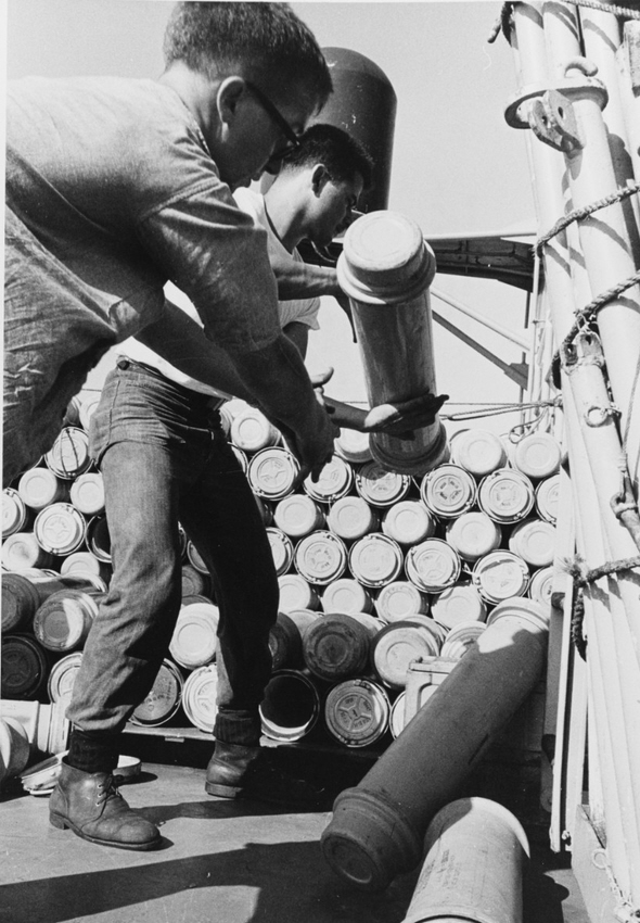 Crew of USS O'Brien (DD-725) handling 5in shells, Vietnam