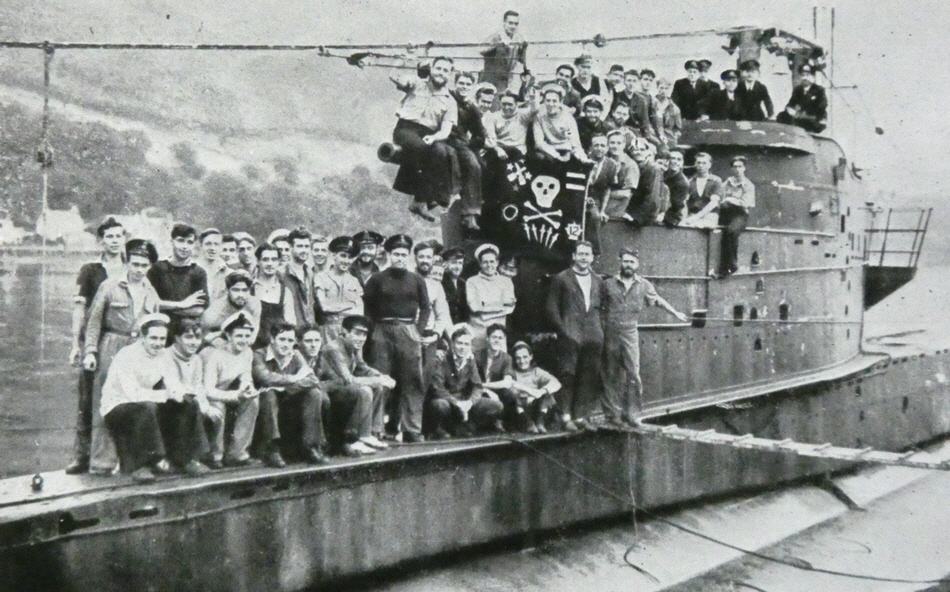 Crew of HMS Tactician return home