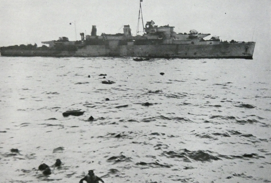 HMS Wren rescuing crew of U-608