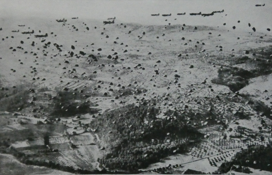 Parachute drop during Operation Dragoon